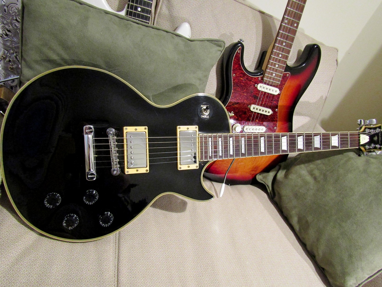 Hohner Professional Series L59 in Ebony - Other Instruments (Guitars ...